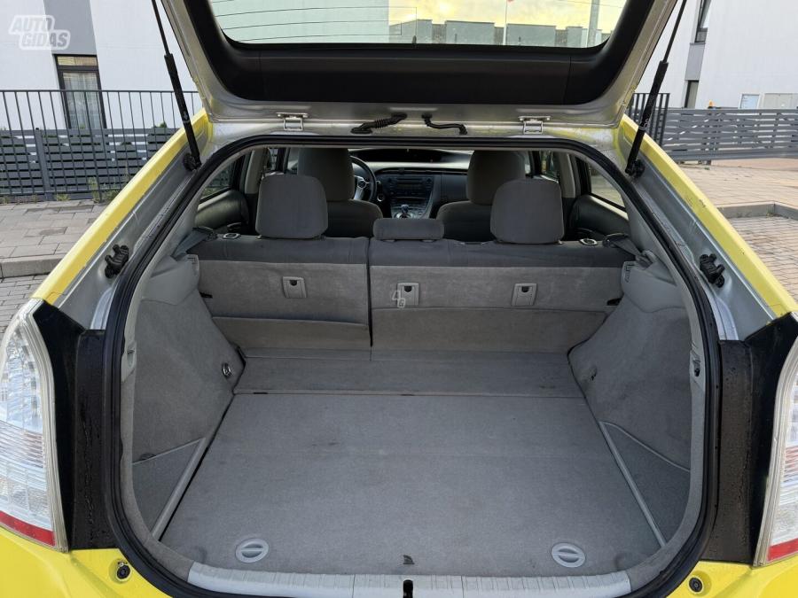 Toyota Prius 2010 in Vilnius, with an engine capacity of 1.80 L and mileage of 300 thousand km for 3200 €, photo 11 on AUTOMOTO.COM.LV