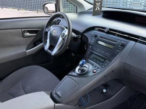 Toyota Prius 2010 in Vilnius, with an engine capacity of 1.80 L and mileage of 300 thousand km for 3200 €, photo 12 on AUTOMOTO.COM.LV
