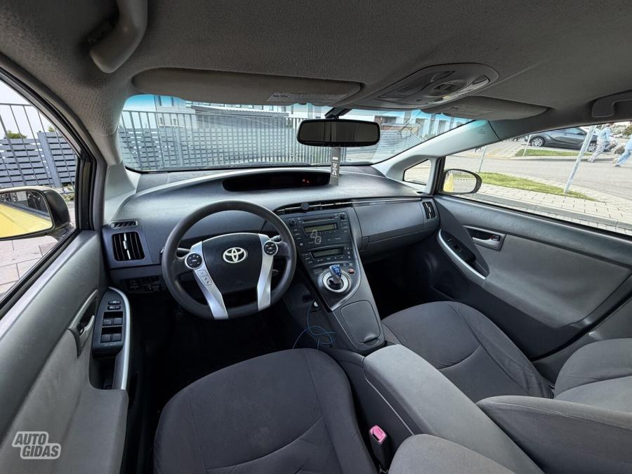 Toyota Prius 2010 in Vilnius, with an engine capacity of 1.80 L and mileage of 300 thousand km for 3200 €, photo 14 on AUTOMOTO.COM.LV