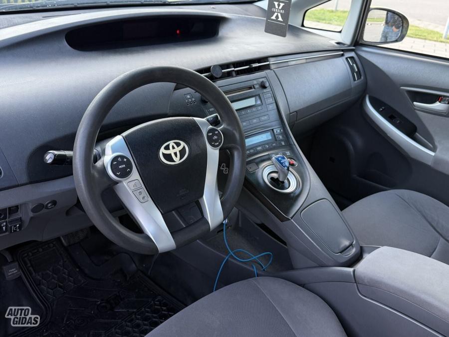 Toyota Prius 2010 in Vilnius, with an engine capacity of 1.80 L and mileage of 300 thousand km for 3200 €, photo 15 on AUTOMOTO.COM.LV