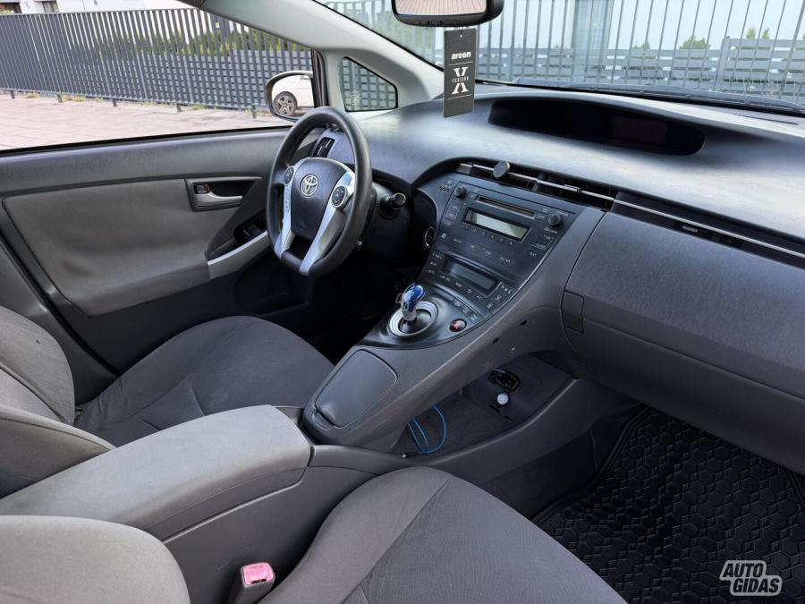 Toyota Prius 2010 in Vilnius, with an engine capacity of 1.80 L and mileage of 300 thousand km for 3200 €, photo 17 on AUTOMOTO.COM.LV