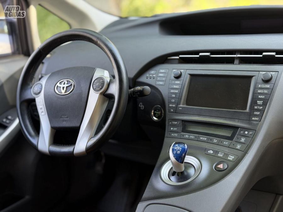 Toyota Prius 2010 in Vilnius, with an engine capacity of 1.80 L and mileage of 249 thousand km for 6800 €, photo 4 on AUTOMOTO.COM.LV