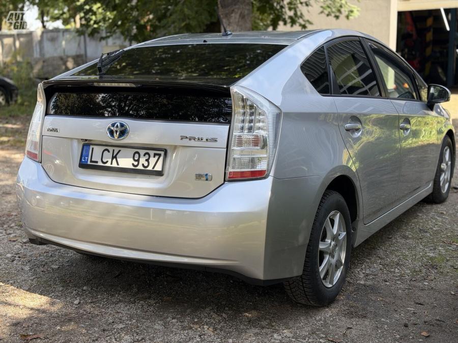 Toyota Prius 2010 in Vilnius, with an engine capacity of 1.80 L and mileage of 249 thousand km for 6800 €, photo 7 on AUTOMOTO.COM.LV
