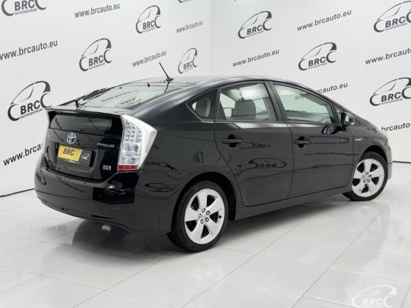 Toyota Prius 2011 in Vilnius, with an engine capacity of 1.80 L and mileage of 555 thousand km for 6500 €, photo 2 on AUTOMOTO.COM.LV