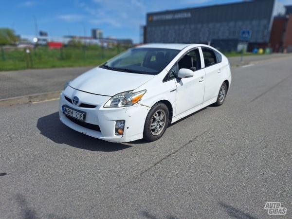 Toyota Prius 2011 in Klaipeda, with an engine capacity of 1.80 L and mileage of 300 thousand km for 2100 €, photo 1 on AUTOMOTO.COM.LV