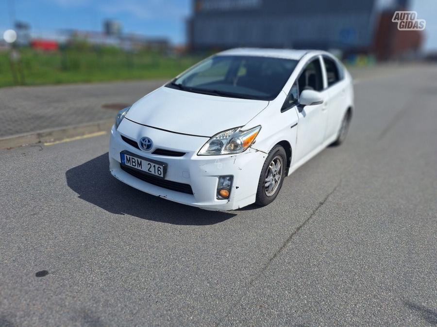 Toyota Prius 2011 in Klaipeda, with an engine capacity of 1.80 L and mileage of 300 thousand km for 2100 €, photo 3 on AUTOMOTO.COM.LV