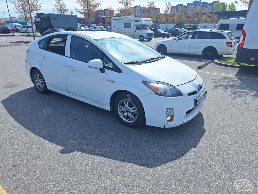 Toyota Prius 2011 in Klaipeda, with an engine capacity of 1.80 L and mileage of 300 thousand km for 2100 €, photo 6 on AUTOMOTO.COM.LV