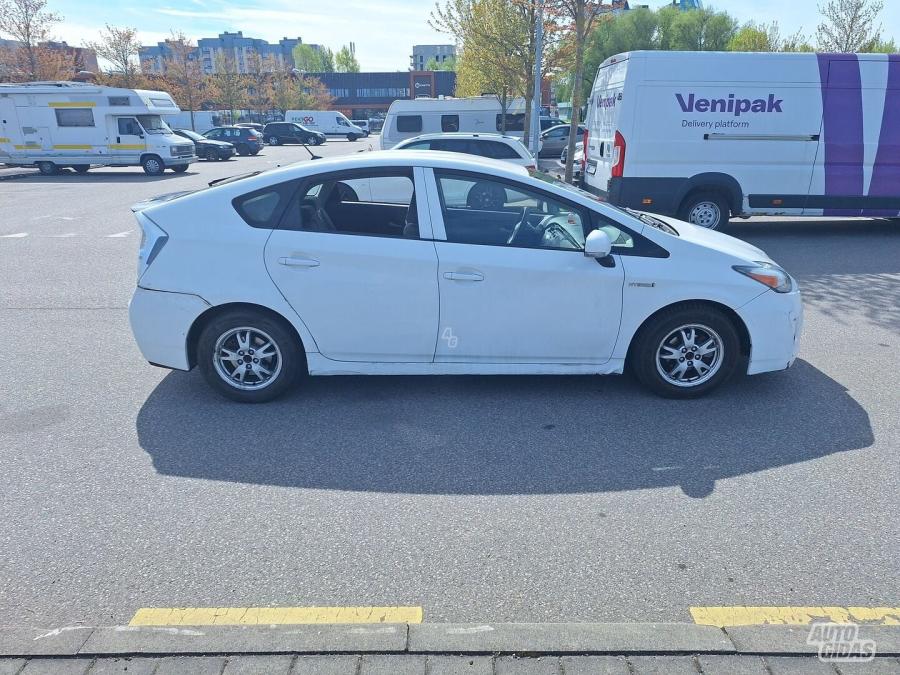 Toyota Prius 2011 in Klaipeda, with an engine capacity of 1.80 L and mileage of 300 thousand km for 2100 €, photo 7 on AUTOMOTO.COM.LV