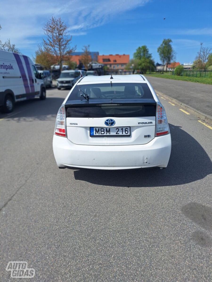 Toyota Prius 2011 in Klaipeda, with an engine capacity of 1.80 L and mileage of 300 thousand km for 2100 €, photo 9 on AUTOMOTO.COM.LV