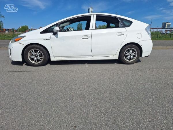 Toyota Prius 2011 in Klaipeda, with an engine capacity of 1.80 L and mileage of 300 thousand km for 2100 €, photo 10 on AUTOMOTO.COM.LV