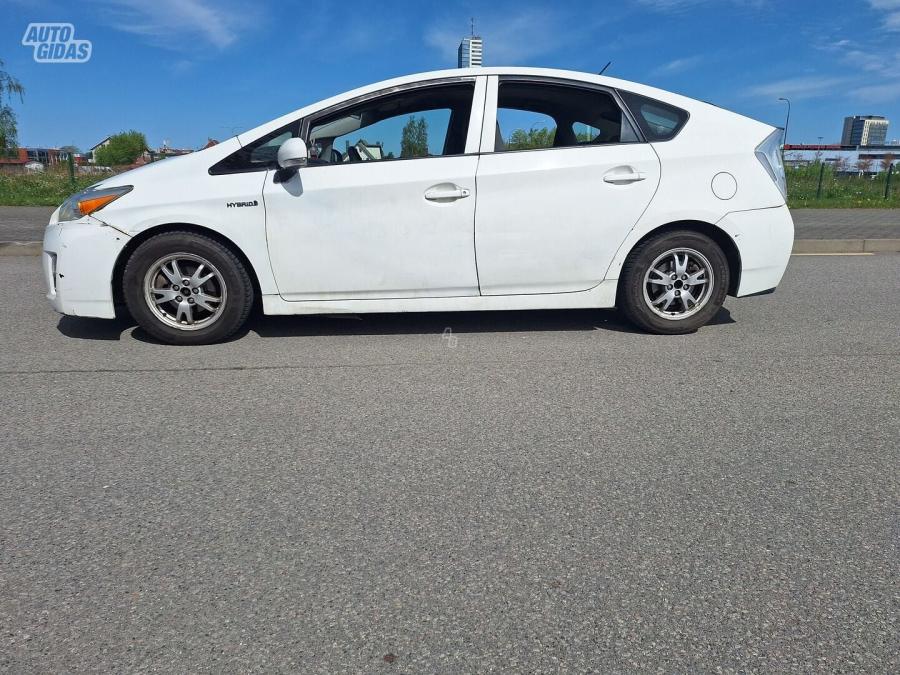 Toyota Prius 2011 in Klaipeda, with an engine capacity of 1.80 L and mileage of 300 thousand km for 2100 €, photo 11 on AUTOMOTO.COM.LV