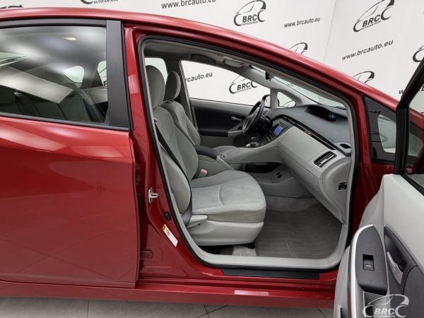 Toyota Prius 2011 in Vilnius on AUTOMOTO.COM.LV Toyota Prius 2011 in Vilnius, with an engine capacity of 1.80 L and mileage of 244 thousand km for 6500 €, photo 5 on AUTOMOTO.COM.LV