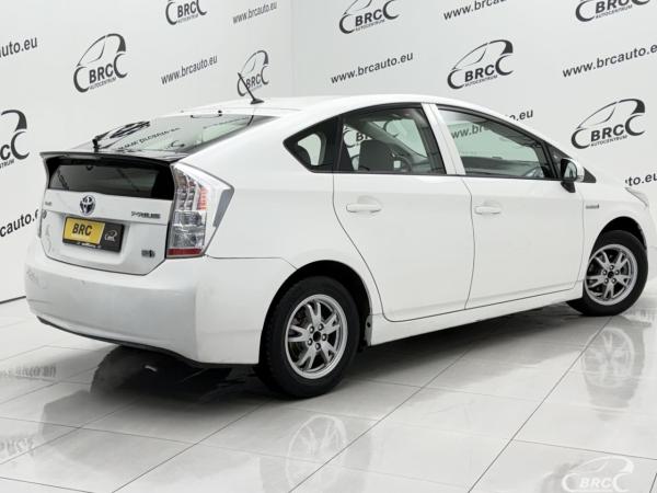 Toyota Prius 2012 Viļņa, ar dzinēja tilpumu 1.80 L un nobraukumu 415 tūkst. km par 4900 €, foto 2 vietnē AUTOMOTO.COM.LV