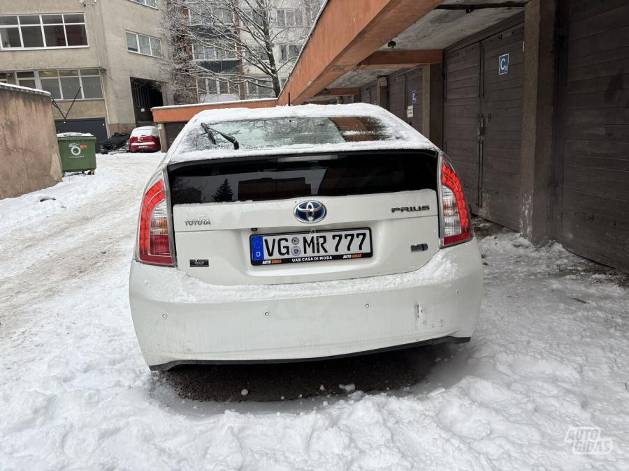 Toyota Prius 2012 in Kaunas, with an engine capacity of 1.80 L and mileage of 287 thousand km for 6200 €, photo 4 on AUTOMOTO.COM.LV
