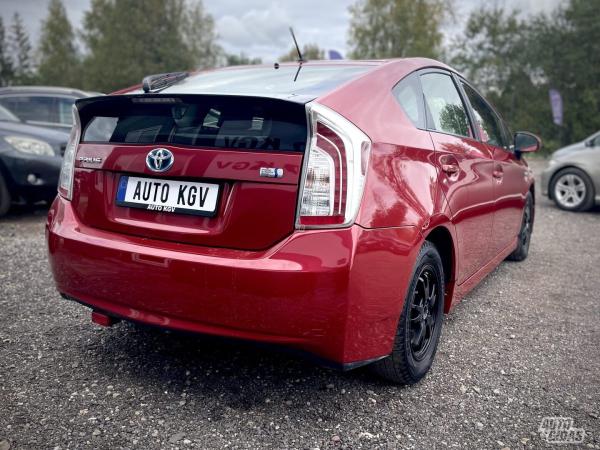 Toyota Prius 2012 in Vilnius, with an engine capacity of 1.80 L and mileage of 297 thousand km for 7999 €, photo 6 on AUTOMOTO.COM.LV