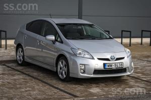 Toyota Prius 2012 in Riga, with an engine capacity of 1.80 L and mileage of 0 thousand km for 6700 €, photo 4 on AUTOMOTO.COM.LV