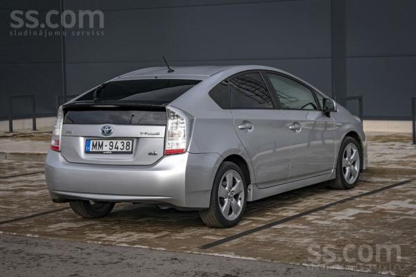 Toyota Prius 2012 in Riga, with an engine capacity of 1.80 L and mileage of 0 thousand km for 6700 €, photo 4 on AUTOMOTO.COM.LV
