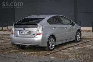 Toyota Prius 2012 in Riga, with an engine capacity of 1.80 L and mileage of 0 thousand km for 6700 €, photo 5 on AUTOMOTO.COM.LV