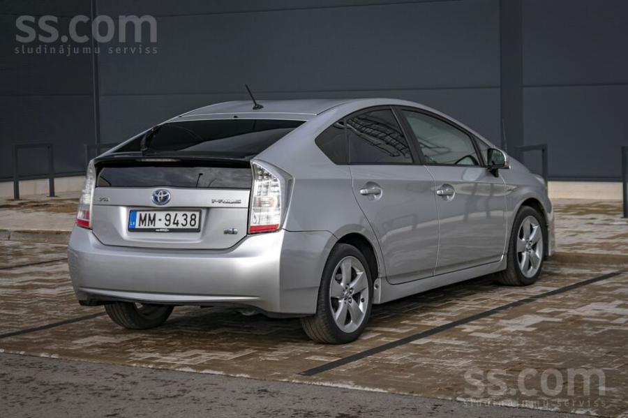 Toyota Prius 2012 in Riga, with an engine capacity of 1.80 L and mileage of 0 thousand km for 6700 €, photo 5 on AUTOMOTO.COM.LV