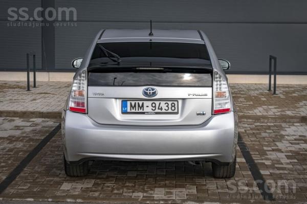 Toyota Prius 2012 in Riga, with an engine capacity of 1.80 L and mileage of 0 thousand km for 6700 €, photo 5 on AUTOMOTO.COM.LV