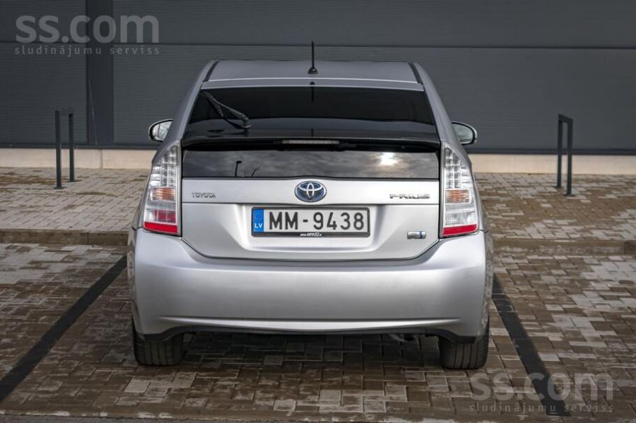 Toyota Prius 2012 in Riga, with an engine capacity of 1.80 L and mileage of 0 thousand km for 6700 €, photo 6 on AUTOMOTO.COM.LV