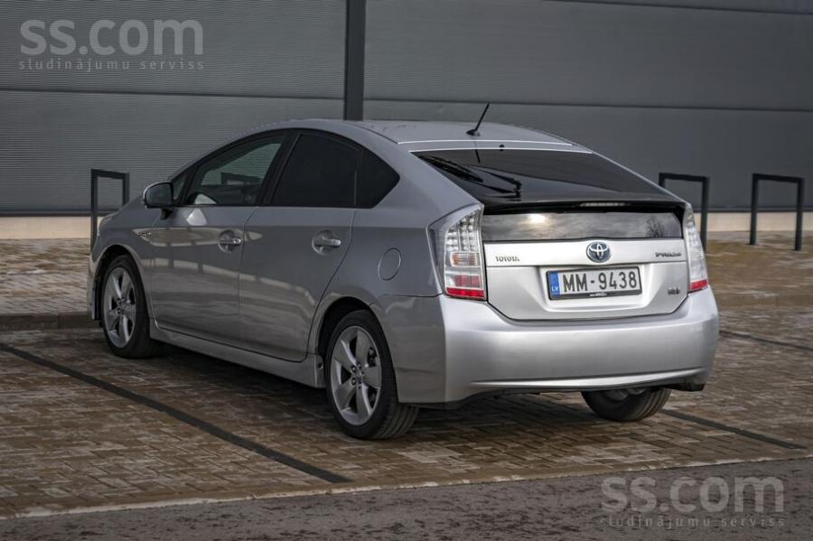Toyota Prius 2012 in Riga, with an engine capacity of 1.80 L and mileage of 0 thousand km for 6700 €, photo 7 on AUTOMOTO.COM.LV