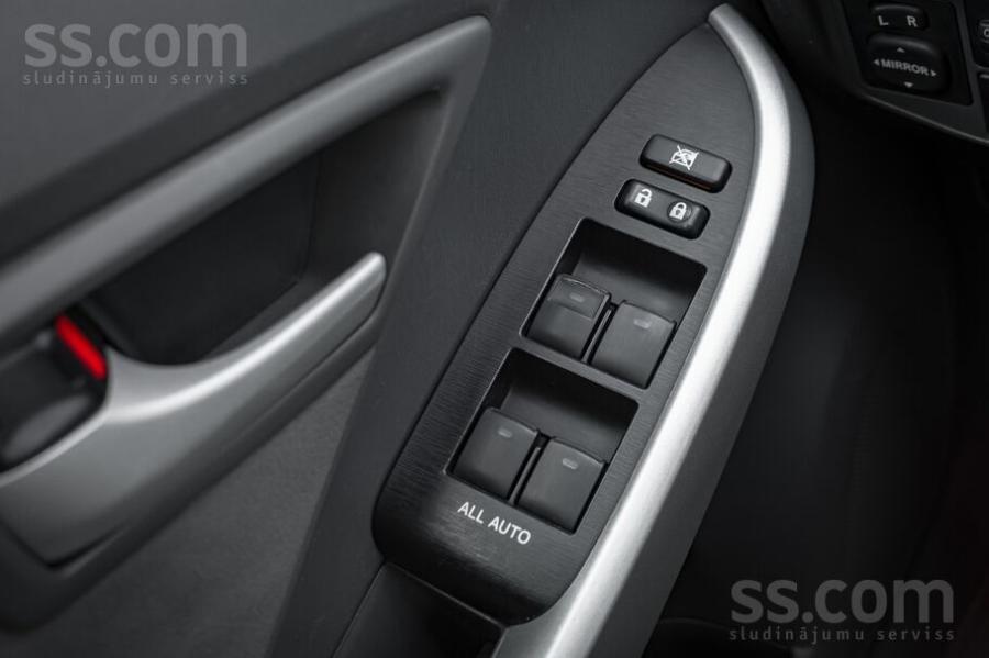 Toyota Prius 2012 in Riga, with an engine capacity of 1.80 L and mileage of 0 thousand km for 6700 €, photo 17 on AUTOMOTO.COM.LV