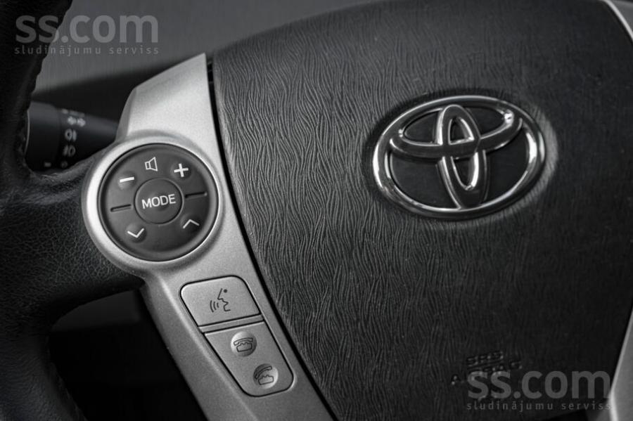 Toyota Prius 2012 in Riga, with an engine capacity of 1.80 L and mileage of 0 thousand km for 6700 €, photo 21 on AUTOMOTO.COM.LV