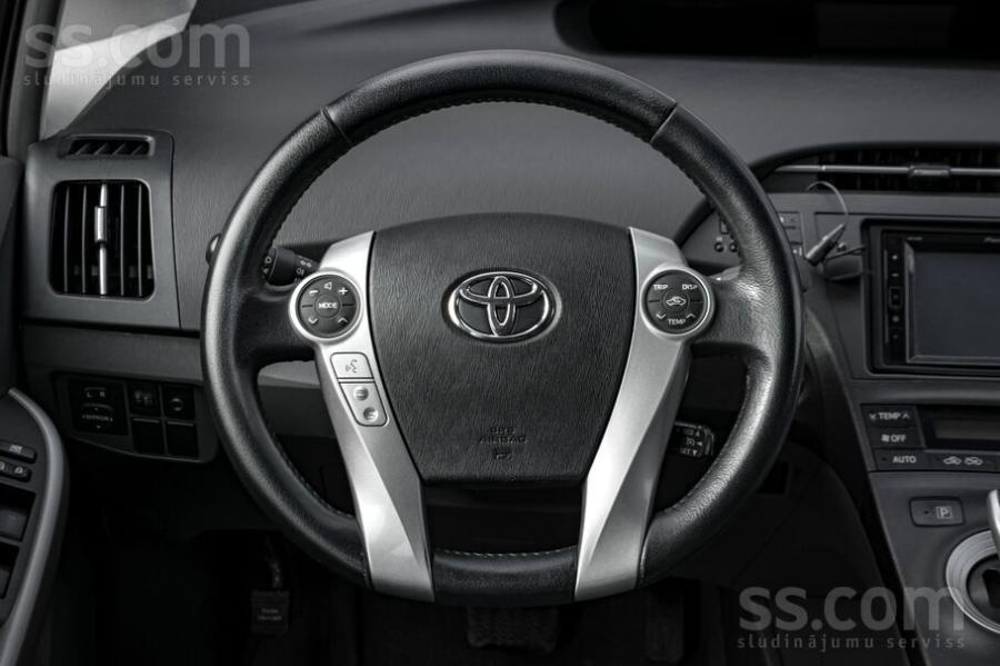 Toyota Prius 2012 in Riga, with an engine capacity of 1.80 L and mileage of 0 thousand km for 6700 €, photo 22 on AUTOMOTO.COM.LV