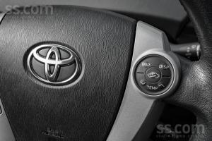 Toyota Prius 2012 in Riga, with an engine capacity of 1.80 L and mileage of 0 thousand km for 6700 €, photo 23 on AUTOMOTO.COM.LV