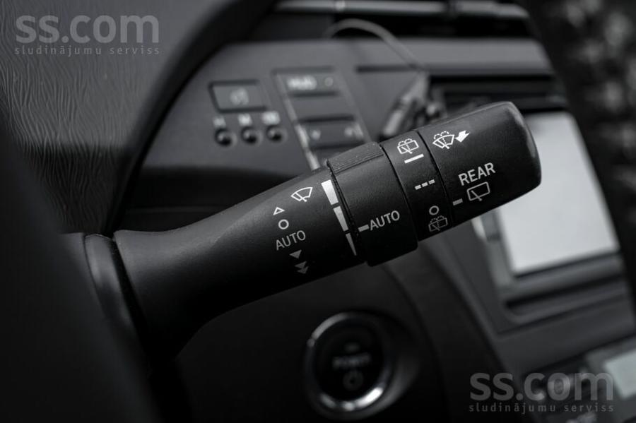 Toyota Prius 2012 in Riga, with an engine capacity of 1.80 L and mileage of 0 thousand km for 6700 €, photo 24 on AUTOMOTO.COM.LV