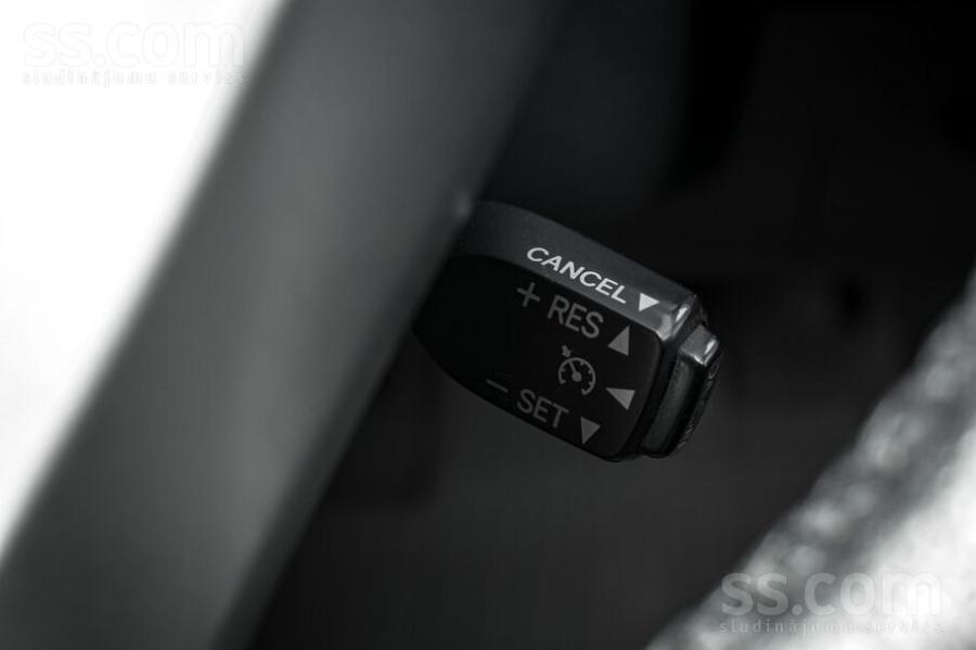 Toyota Prius 2012 in Riga, with an engine capacity of 1.80 L and mileage of 0 thousand km for 6700 €, photo 25 on AUTOMOTO.COM.LV
