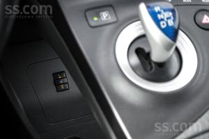 Toyota Prius 2012 in Riga, with an engine capacity of 1.80 L and mileage of 0 thousand km for 6700 €, photo 27 on AUTOMOTO.COM.LV