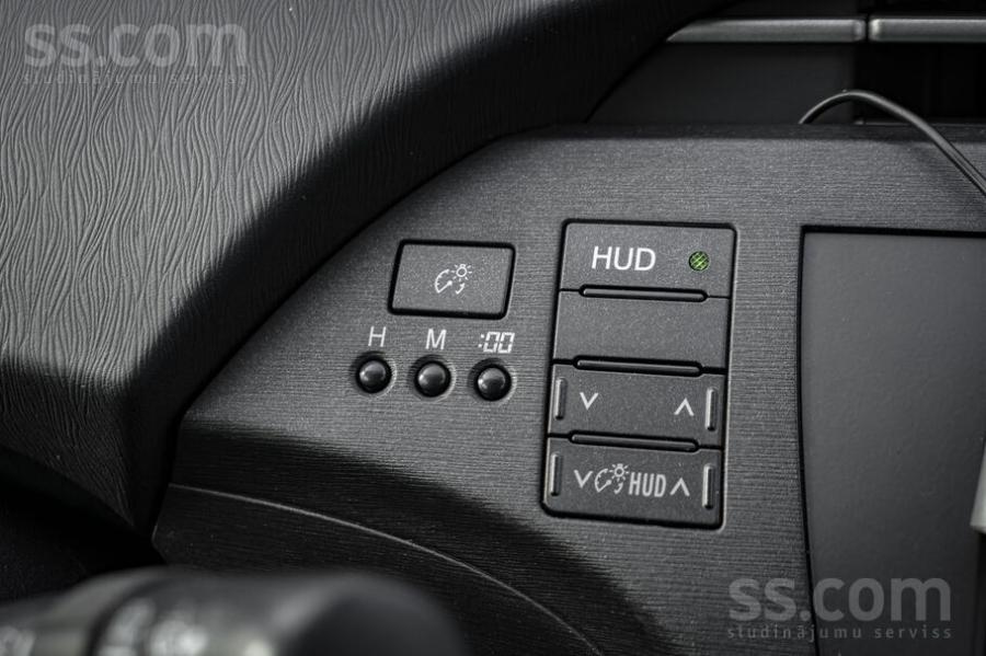 Toyota Prius 2012 in Riga, with an engine capacity of 1.80 L and mileage of 0 thousand km for 6700 €, photo 29 on AUTOMOTO.COM.LV
