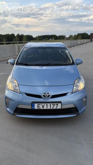 Toyota Prius 2012 in Vilnius, with an engine capacity of 1.50 L and mileage of 280 thousand km for 5000 €, photo 5 on AUTOMOTO.COM.LV