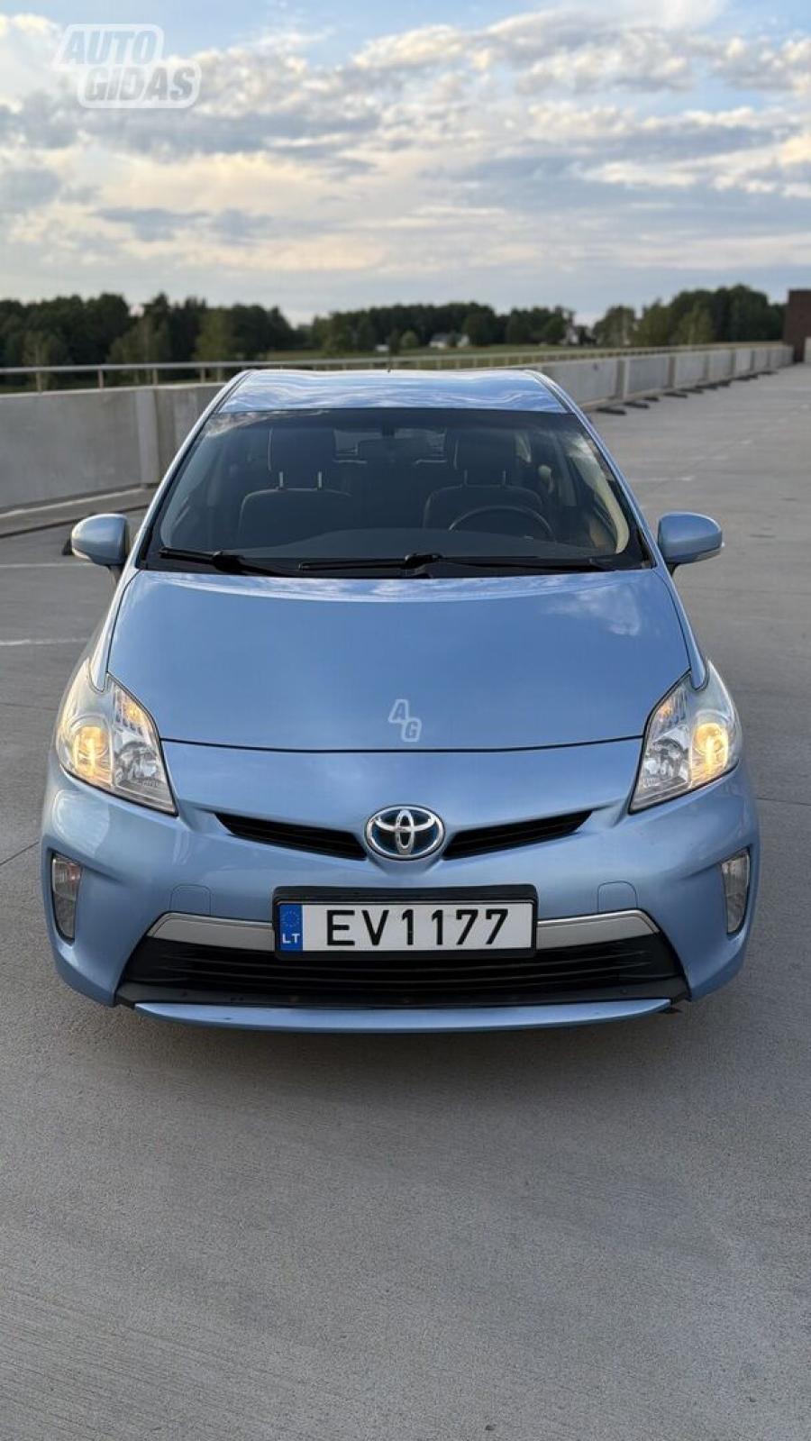Toyota Prius 2012 in Vilnius, with an engine capacity of 1.50 L and mileage of 280 thousand km for 5000 €, photo 5 on AUTOMOTO.COM.LV