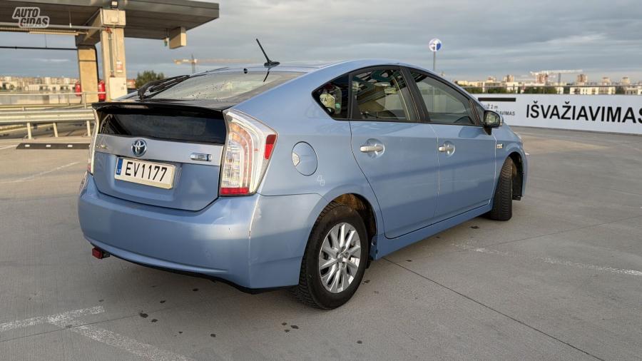 Toyota Prius 2012 in Vilnius, with an engine capacity of 1.50 L and mileage of 280 thousand km for 5000 €, photo 7 on AUTOMOTO.COM.LV