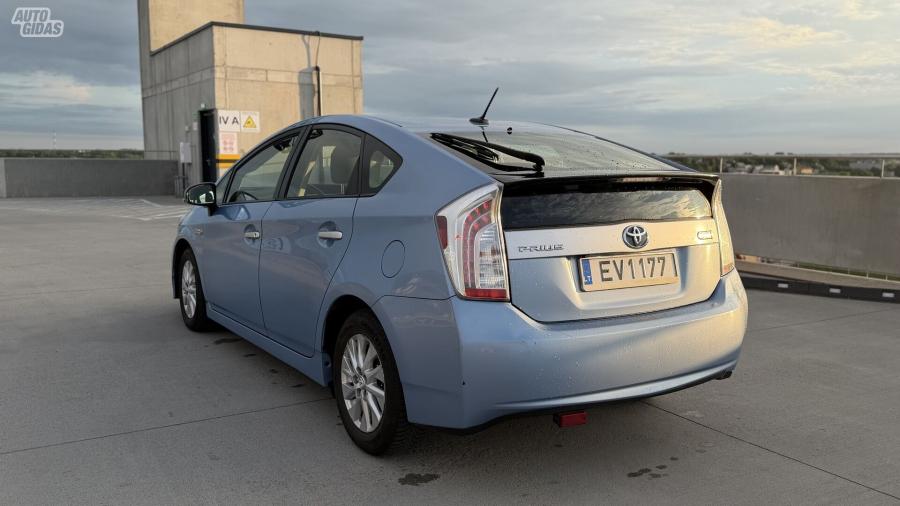 Toyota Prius 2012 in Vilnius, with an engine capacity of 1.50 L and mileage of 280 thousand km for 5000 €, photo 8 on AUTOMOTO.COM.LV