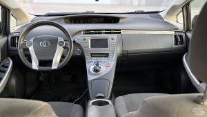 Toyota Prius 2012 in Vilnius, with an engine capacity of 1.50 L and mileage of 280 thousand km for 5000 €, photo 10 on AUTOMOTO.COM.LV