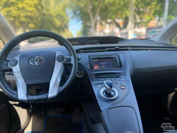 Toyota Prius 2012 in Kaunas, with an engine capacity of 1.80 L and mileage of 285 thousand km for 4950 €, photo 5 on AUTOMOTO.COM.LV