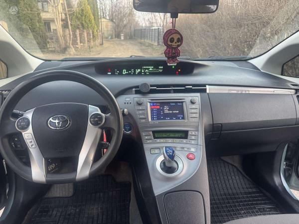 Toyota Prius 2012 Viļņa, ar dzinēja tilpumu 1.80 L un nobraukumu 243 tūkst. km par 7000 €, foto 2 vietnē AUTOMOTO.COM.LV