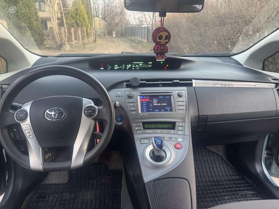 Toyota Prius 2012 Viļņa, ar dzinēja tilpumu 1.80 L un nobraukumu 243 tūkst. km par 7000 €, foto 3 vietnē AUTOMOTO.COM.LV