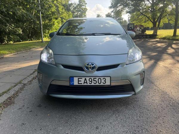 Toyota Prius 2012 Viļņa, ar dzinēja tilpumu 1.80 L un nobraukumu 243 tūkst. km par 7000 €, foto 4 vietnē AUTOMOTO.COM.LV