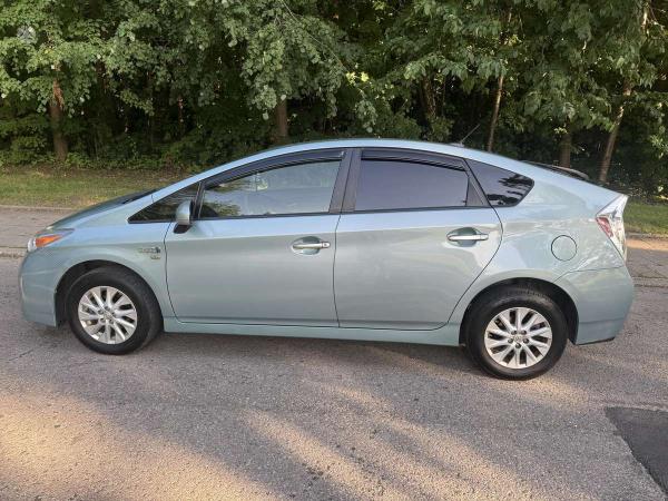 Toyota Prius 2012 Viļņa, ar dzinēja tilpumu 1.80 L un nobraukumu 243 tūkst. km par 7000 €, foto 5 vietnē AUTOMOTO.COM.LV