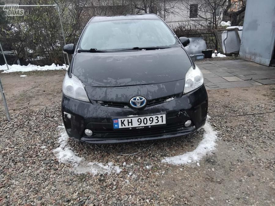 Toyota Prius 2013 in Vilnius, with an engine capacity of 1.80 L and mileage of 361 thousand km for 4999 €, photo 6 on AUTOMOTO.COM.LV