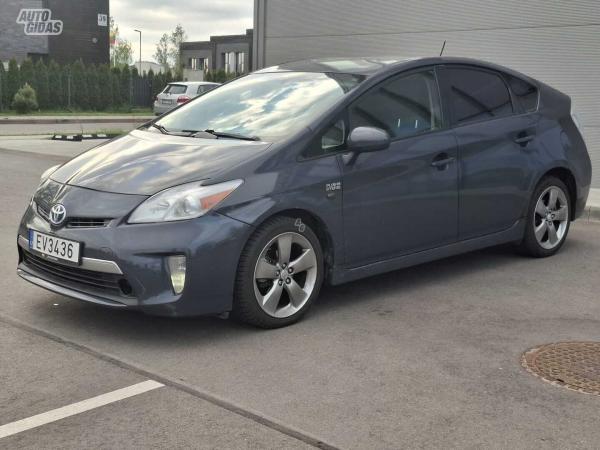 Toyota Prius 2013 Viļņa, ar dzinēja tilpumu 1.80 L un nobraukumu 145 tūkst. km par 6950 €, foto 1 vietnē AUTOMOTO.COM.LV