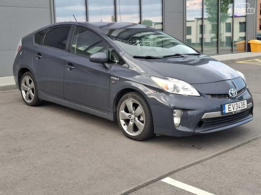 Toyota Prius 2013 in Vilnius, with an engine capacity of 1.80 L and mileage of 145 thousand km for 6950 €, photo 3 on AUTOMOTO.COM.LV