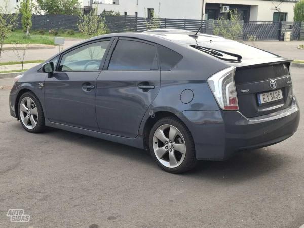 Toyota Prius 2013 Viļņa, ar dzinēja tilpumu 1.80 L un nobraukumu 145 tūkst. km par 6950 €, foto 4 vietnē AUTOMOTO.COM.LV