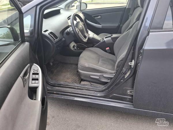 Toyota Prius 2013 Viļņa, ar dzinēja tilpumu 1.80 L un nobraukumu 145 tūkst. km par 6950 €, foto 5 vietnē AUTOMOTO.COM.LV