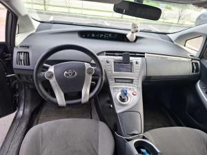 Toyota Prius 2013 in Vilnius, with an engine capacity of 1.80 L and mileage of 145 thousand km for 6950 €, photo 7 on AUTOMOTO.COM.LV